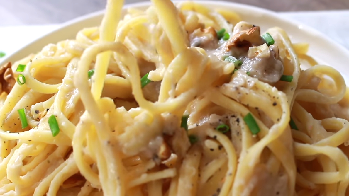 Pâtes alfredo véganes